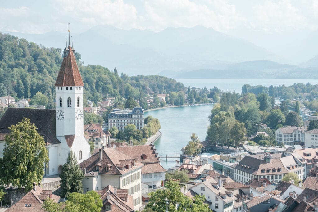 Uferweg Thun - Spiez: Wanderung mit wundervollem Berg-See-Panorama